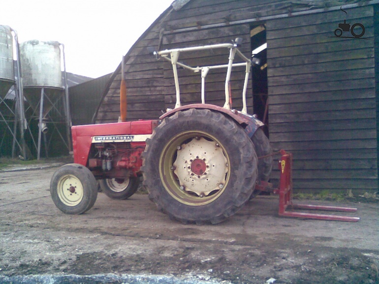 International 624 - United Kingdom - Tractor picture #740381