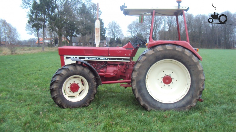 Foto International 844 S #814299