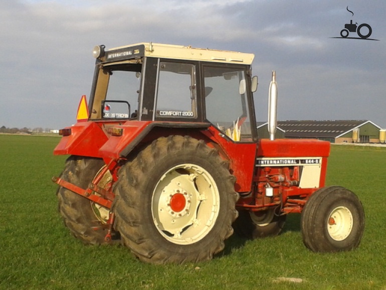 Foto International 844 S #833184