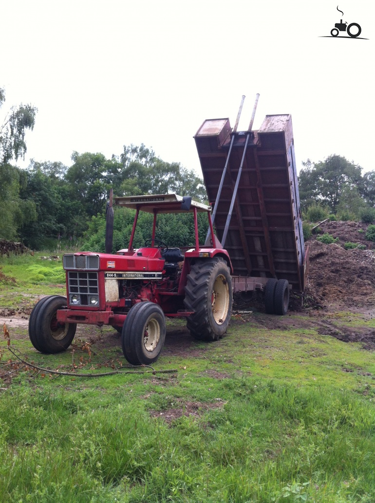 Foto International 844 S #917175