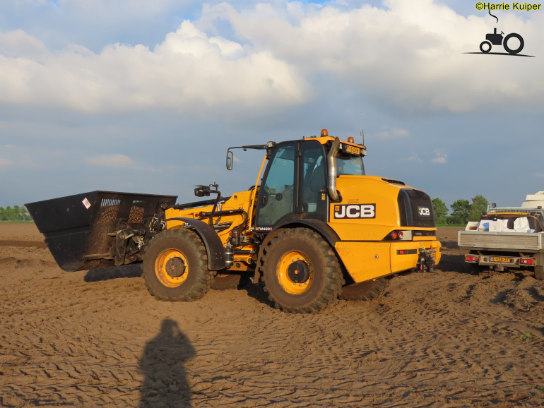 Foto JCB TM 320 van Mencke Landbouw BV