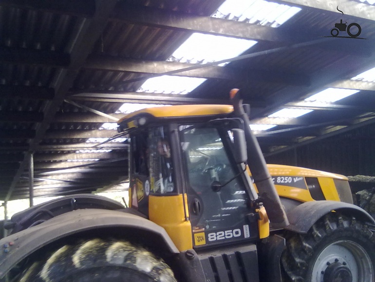 Foto JCB Fastrac 8250 #699595