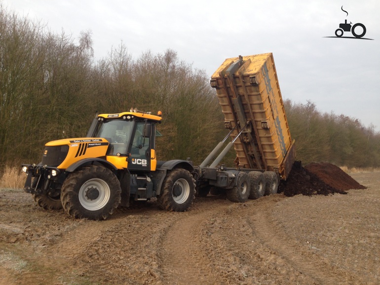 Foto JCB Fastrac 3230 van Loonbedrijf Gebr. Van Gelder Oeffelt