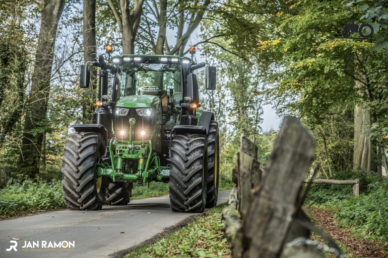 Foto John Deere 6230R #1198459