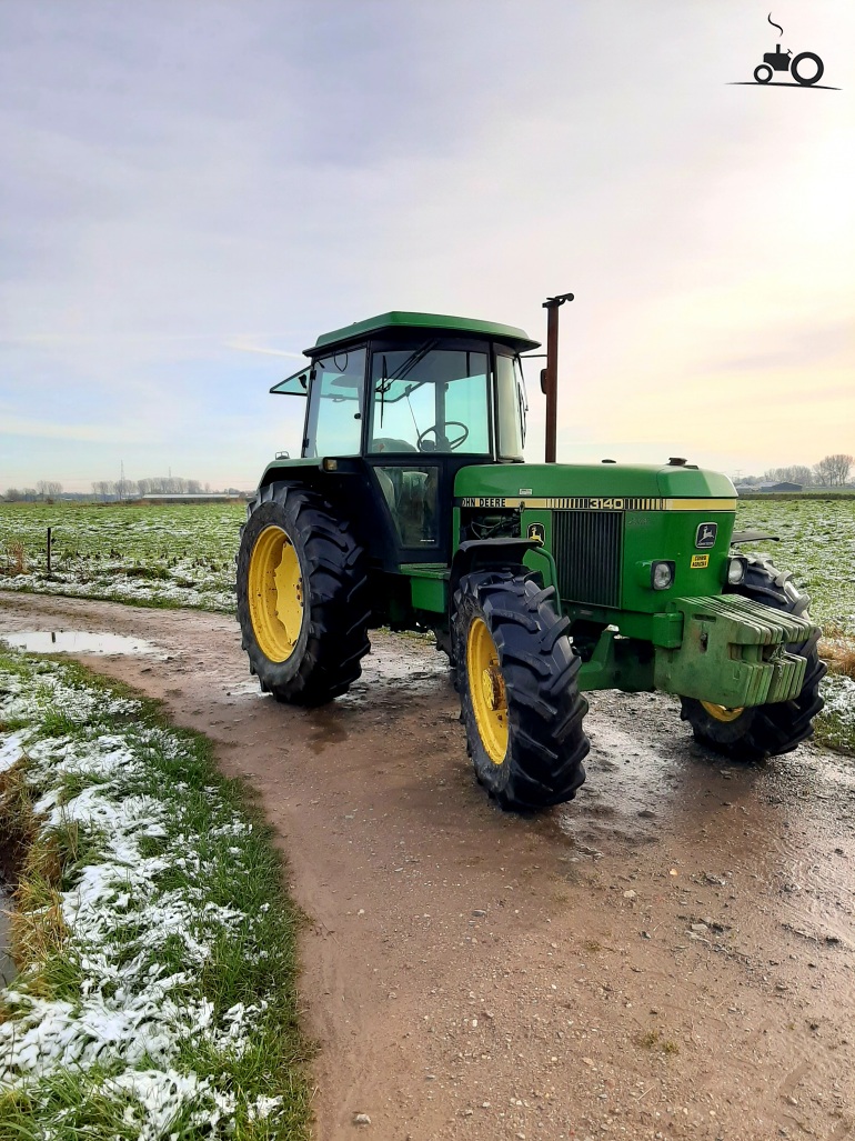 Foto John Deere 3140 #1395953