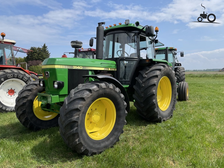 Foto John Deere 3140 #1472000