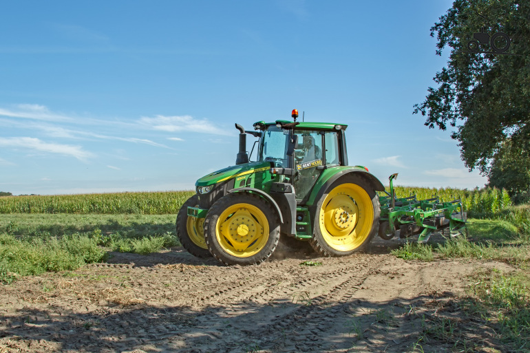 Foto John Deere 6120M #1489185