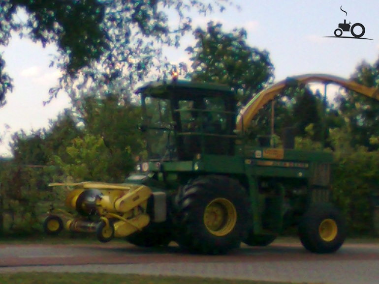 Foto John Deere 5830 van Van Lenthe