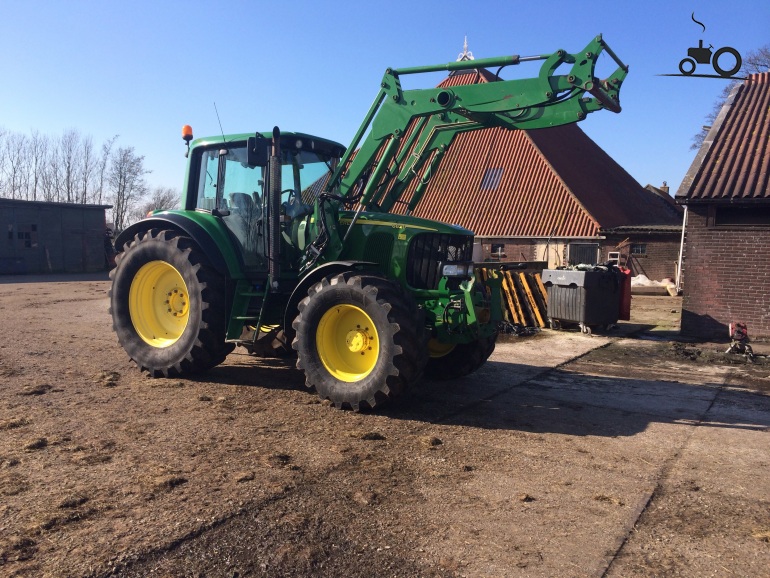 Foto John Deere 6620 van melkveebedrijf