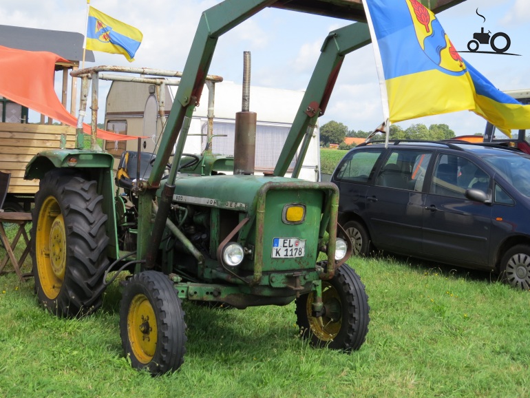 Foto John Deere 820 #864731