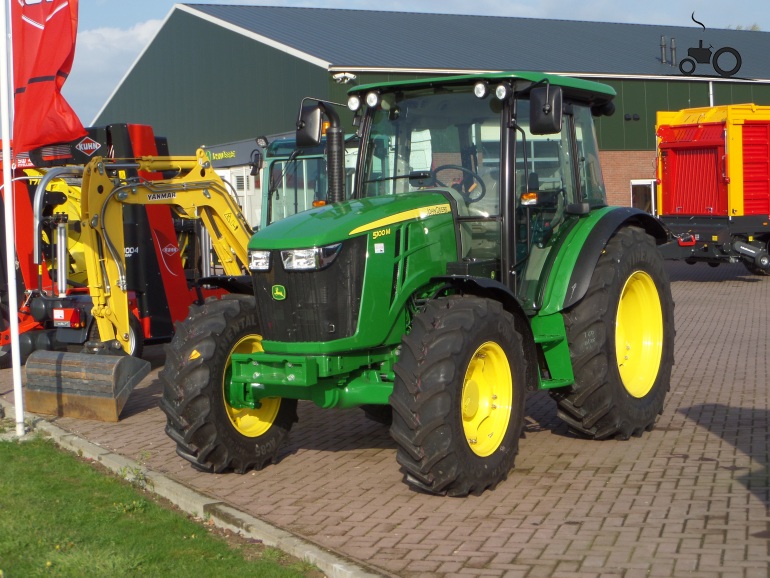 Foto John Deere 5100M van Lmb Den Otter BV