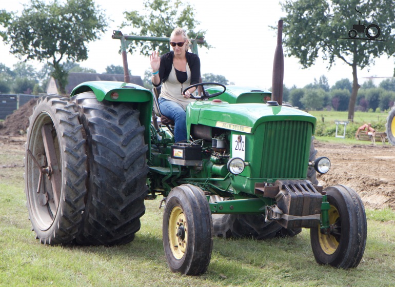 Foto John Deere 710 #940624