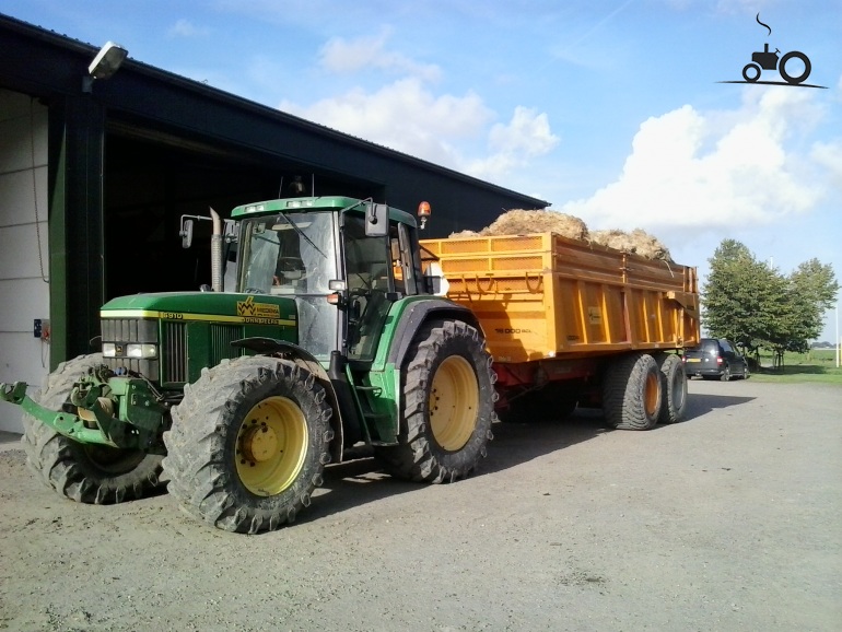 Foto John Deere 6910 van Loonbedrijf Fa Miedema