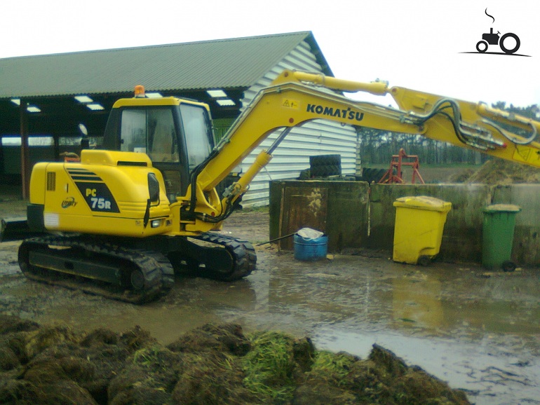 Foto Komatsu PC 75 R #428276