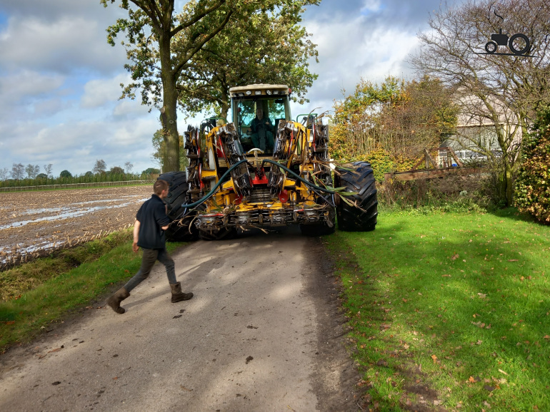 Foto Krone Big X V12 van Bosmans Hilvarenbeek