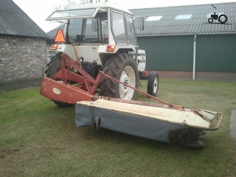 Foto Lamborghini R 854 van Buunk, Hooi -en Strobalenhandel