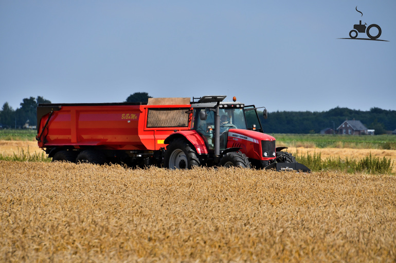 Foto Massey Ferguson 6495 Dyna-6 van Over transport