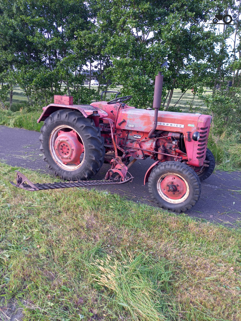 Foto Mc-Cormick D 324 #1476796