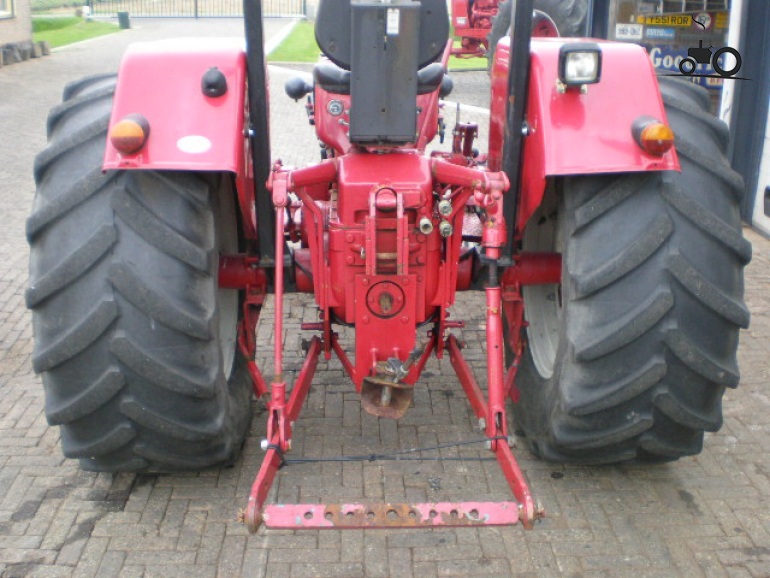 Foto Mc-Cormick D 439 van Machine Handel Van Der Weerd