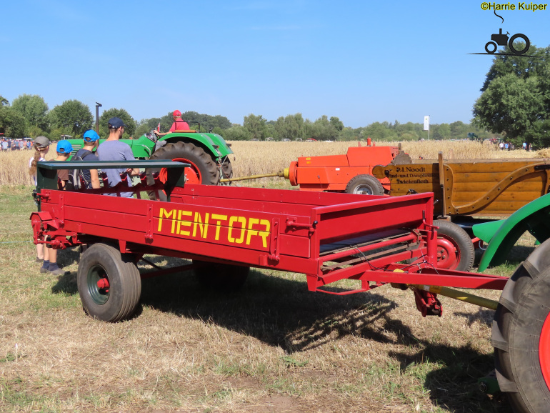 Foto Mentor Meststrooier #1499079