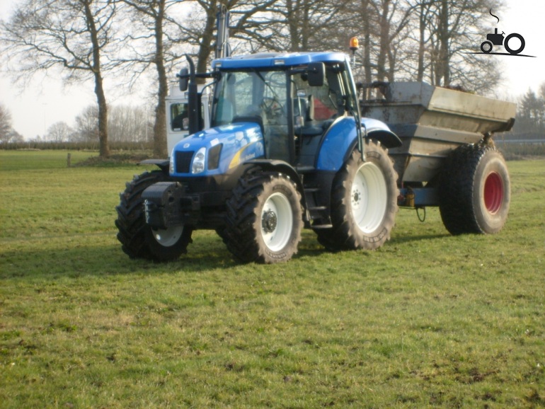 Foto New Holland T 6020 #106450