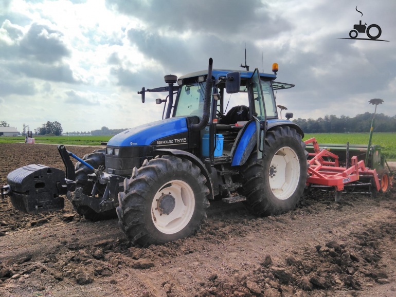 Foto New Holland TS 115 #1268416