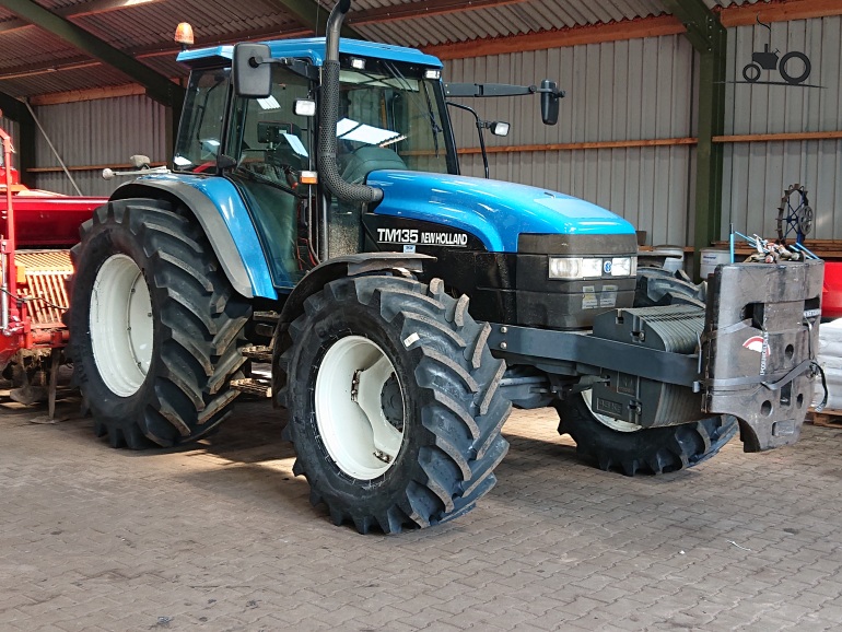New Holland TM 135 - United Kingdom - Tractor picture #1411547