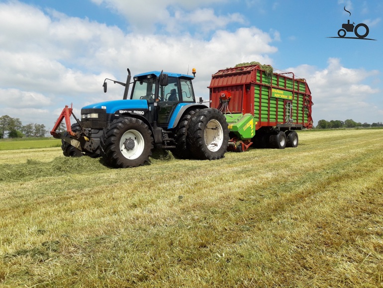 Foto New Holland 8260 #1419299