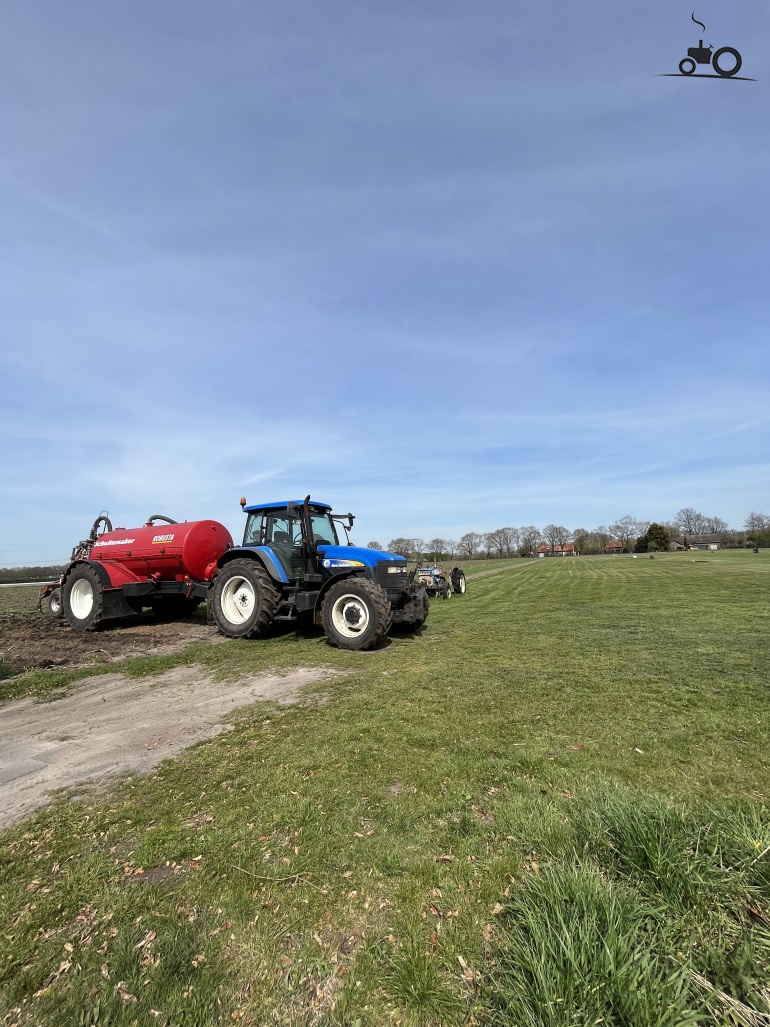 Foto New Holland TM 120 #1466181