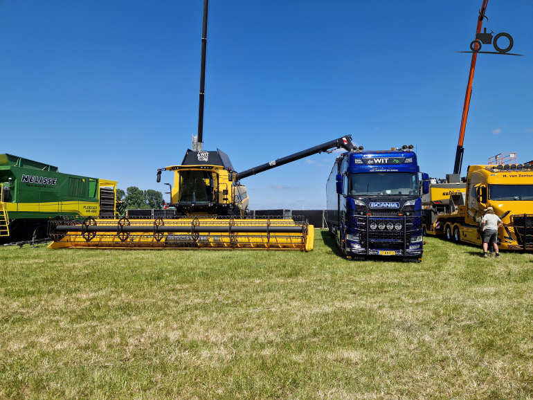 Foto New Holland Combine #1620497