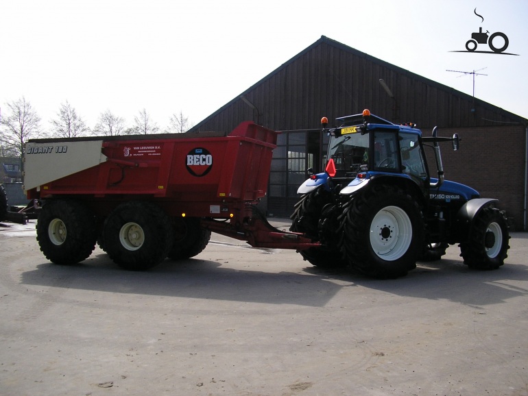 Foto New Holland TM 150 #45919