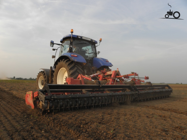 Foto New Holland T 6080 van Kasteel-meeuwen