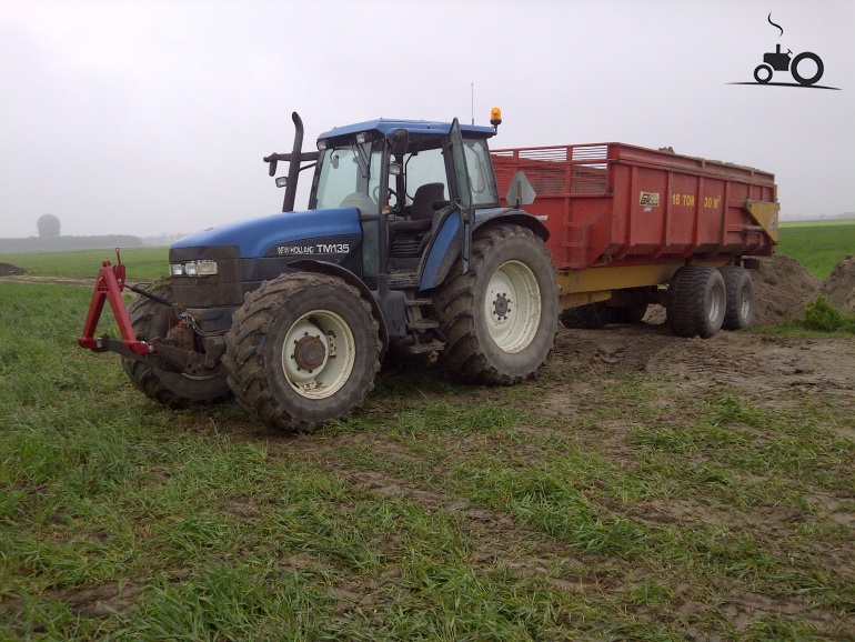Foto New Holland TM 135 #490010
