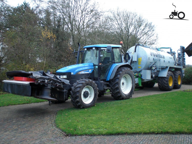 Foto New Holland TM 120 #731311