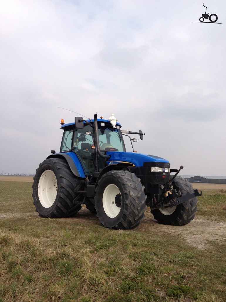 Foto New Holland TM 120 #745057