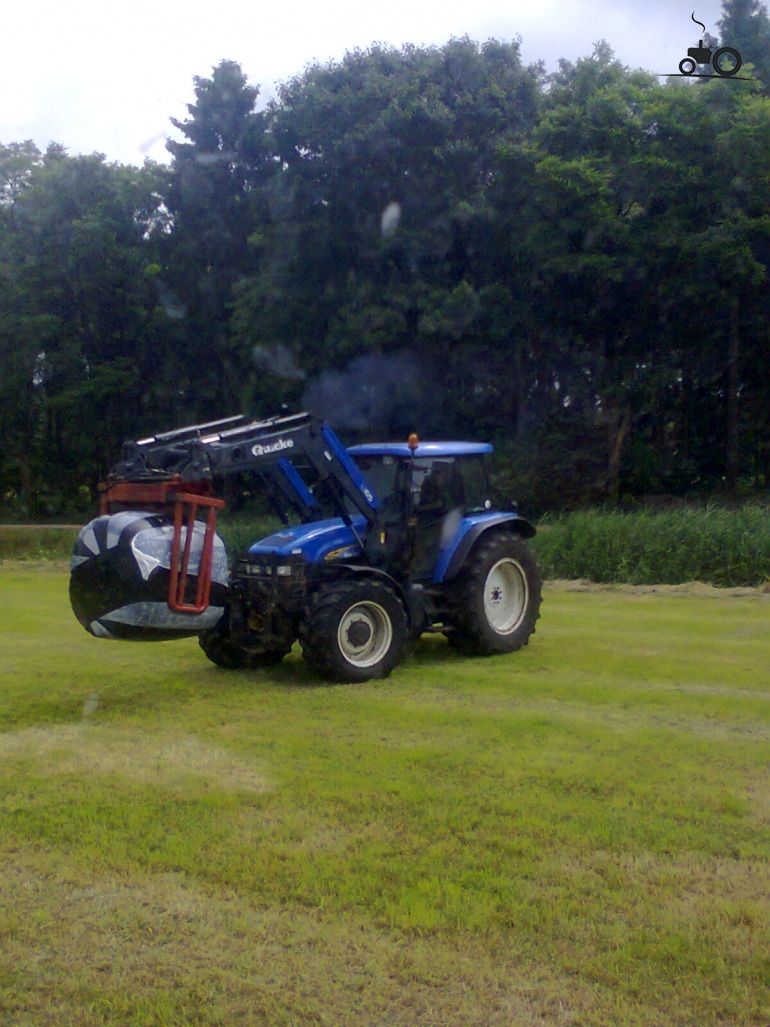 Foto New Holland TM 130 #809226