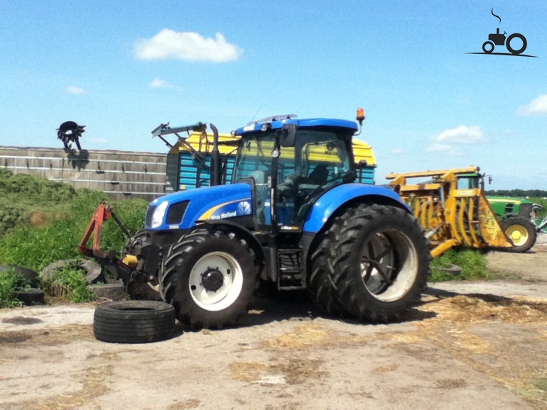 Foto New Holland T 6020 Elite #828223