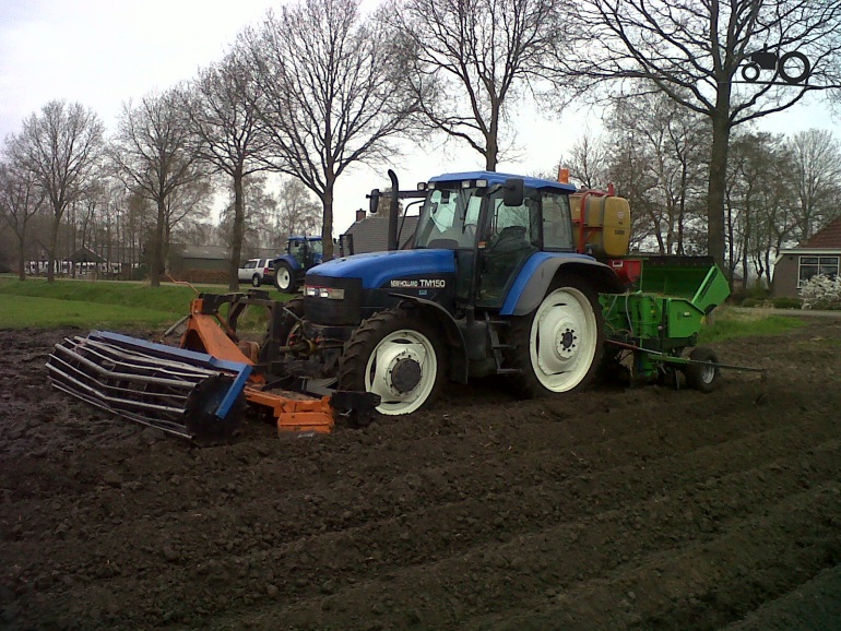 Foto New Holland TM 150 #828230