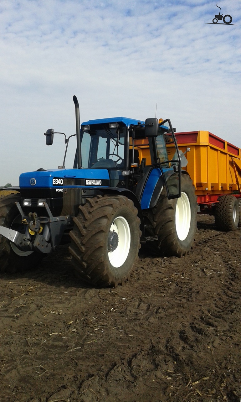 Foto New Holland 8340 #936748