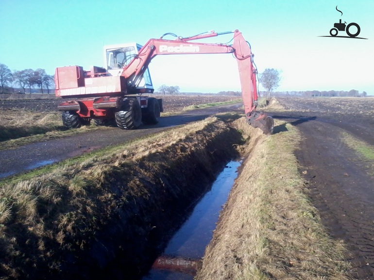 Foto Poclain 61 van Mts Slagter