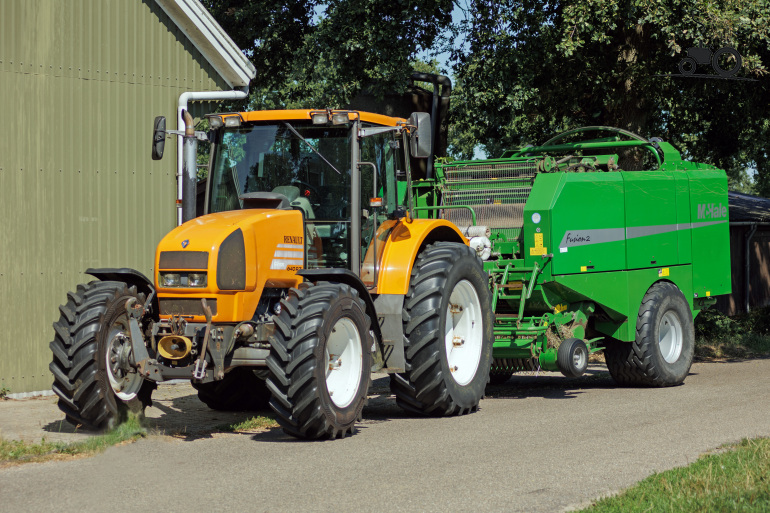 Foto Renault Ares 640 RZ #1487656