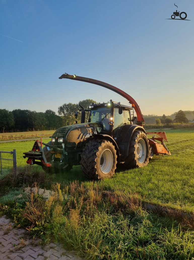 Valtra t 202 met kemper 3000 hakselaar