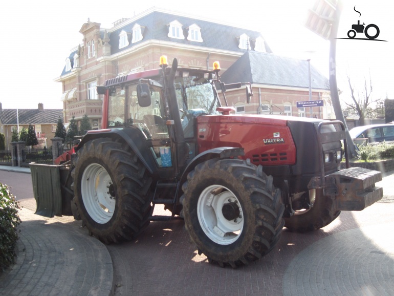 Foto Valtra 8150 van Loonbedrijf Hartemink