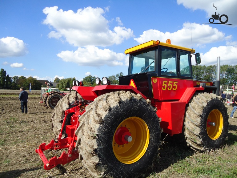 Foto Versatile 555 #402685