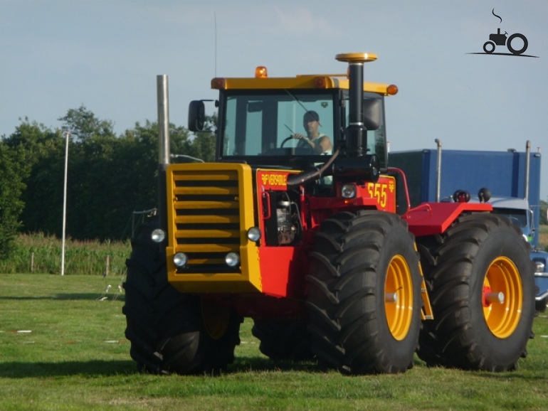 Foto Versatile 555 #597666