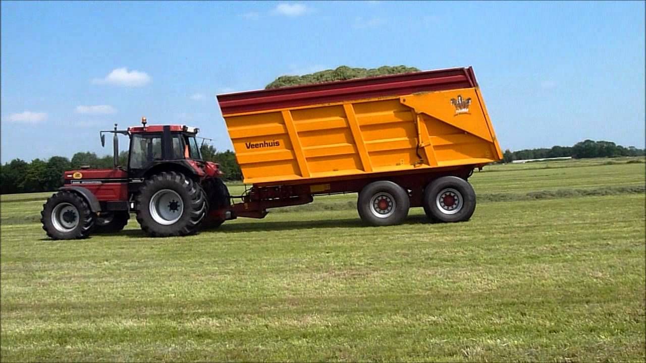 Loonbedrijf Meyners aan het grashakselen met de Krone Big X
