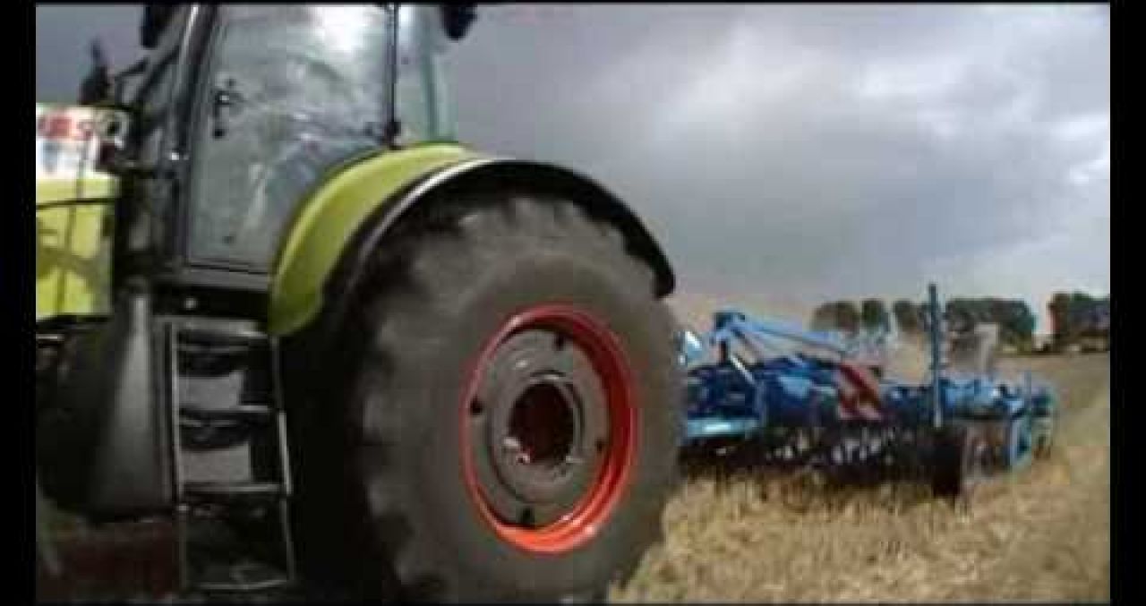 NIEUWE CLAAS TREKKER AXION WERKT